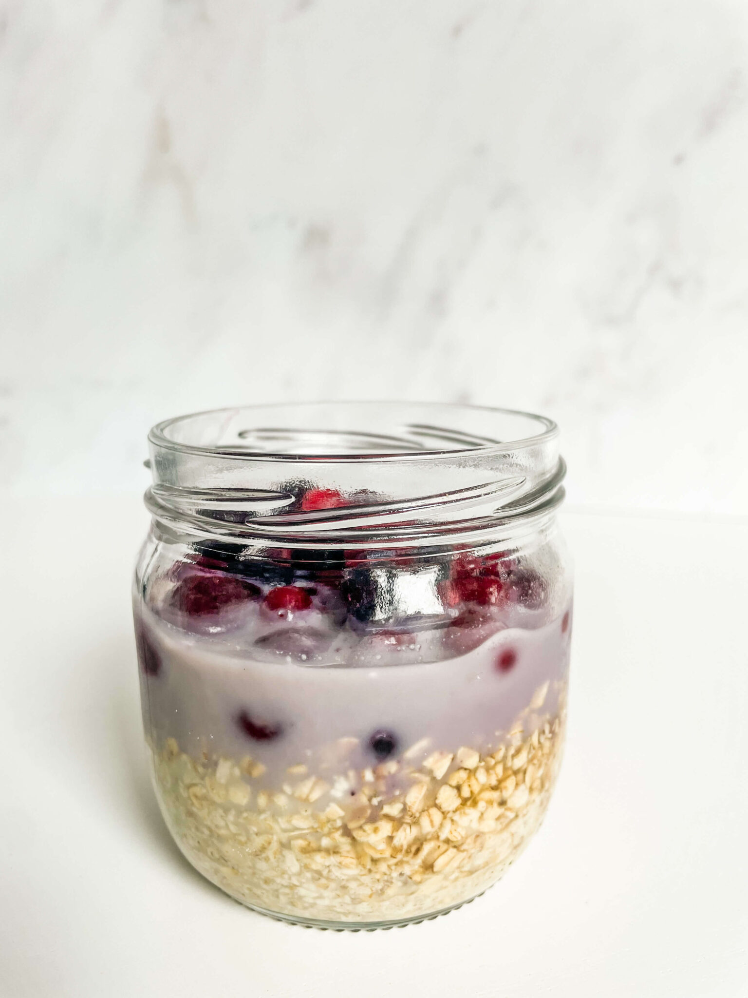 Overnight Oats with Frozen Berries Recipe - Freezer Foodie