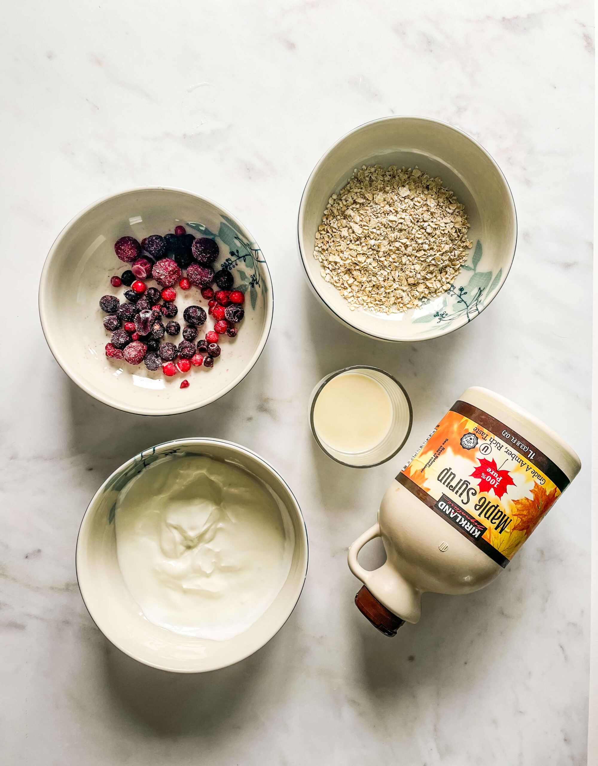 Overnight Oats with Frozen Berries Recipe - Freezer Foodie